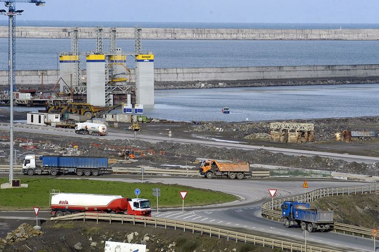El Puerto de Santander comienza el año con tres escalas de K Line Car ...