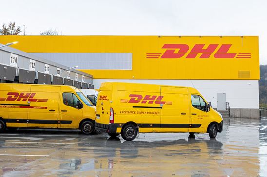 La nueva instalación de DHL Express gestiona hasta 2.500 paquetes cada ...